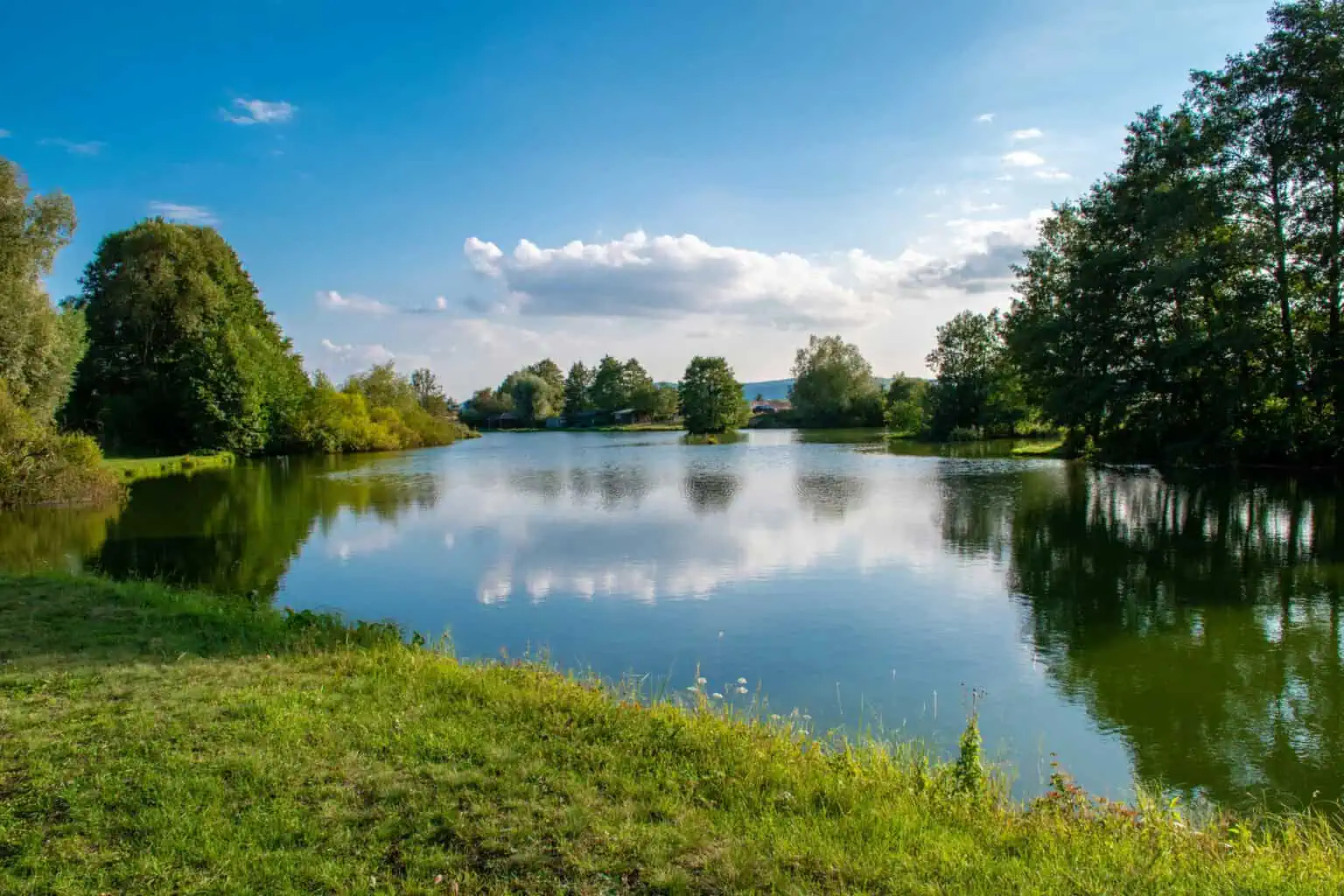Lake Vs Pond: What's The Difference?